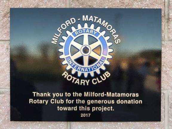 Rotary Club donates $20K to school's stadium project