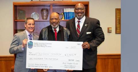 Longtime ESU supporter donates award to school