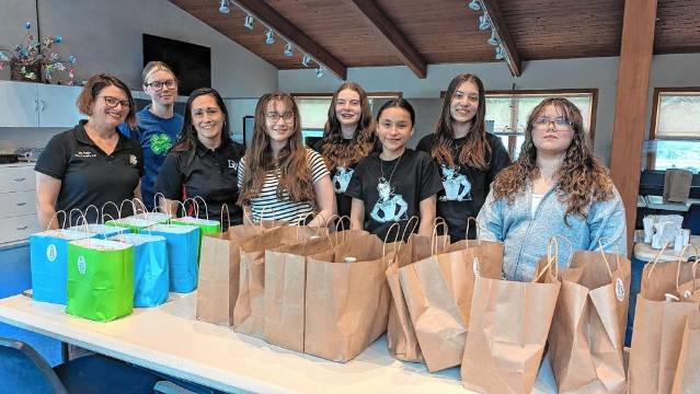 Middle schoolers help animal shelter, county office on aging